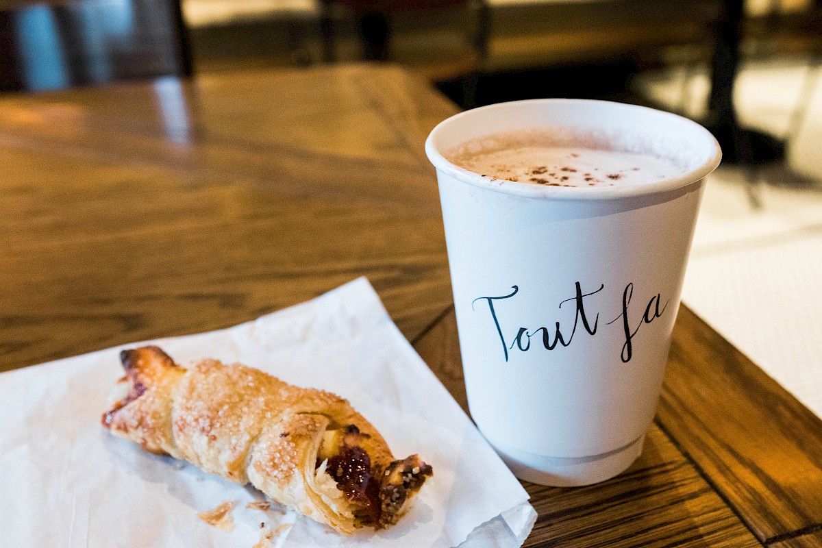 Tout La - Discover Quick Bites with a Cajun Twist - Warehouse District ...